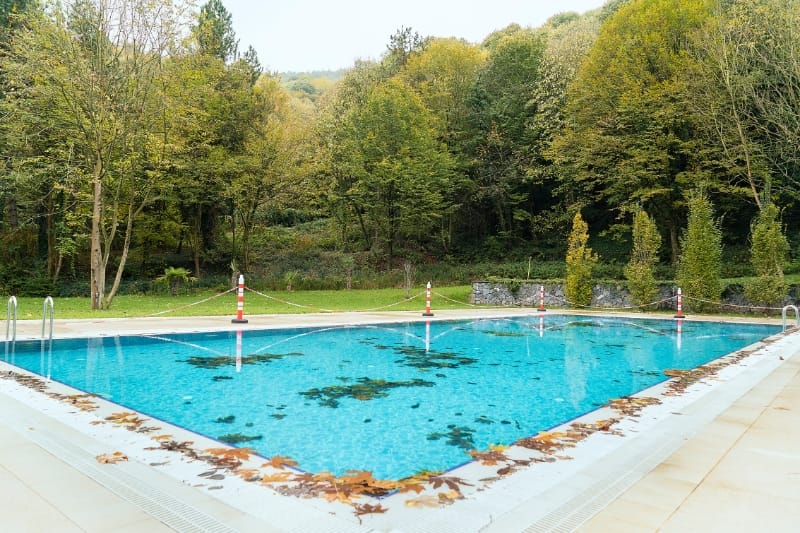 A Comprehensive Guide To Pool Tile Cleaning | Swim Clear Pool Supply